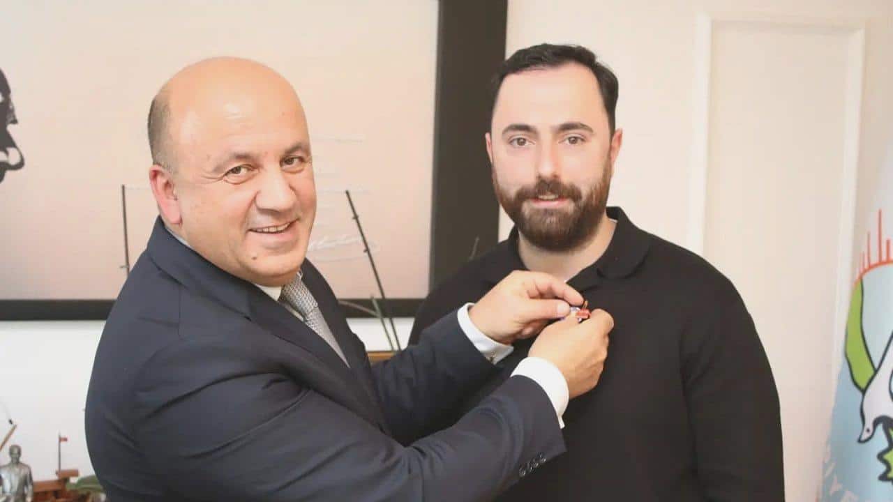 Bilardo Dünya Şampiyonu Berkay Karakurt’a Jest | Ayancık Gazetesi