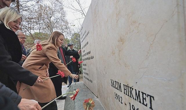 Konak'tan usta şairlere vefa: Nazım Hikmet ve Ahmed Arif Konak'ta ...